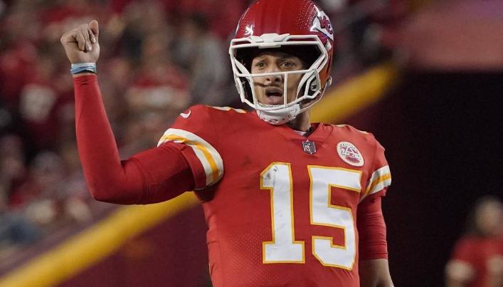 Video shows Chiefs defensive players mimicking Patrick Mahomes’ hand ...