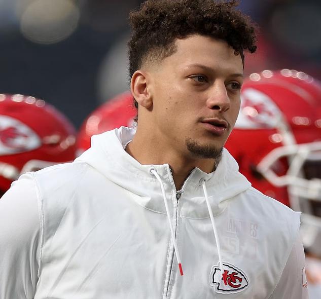 Patrick Mahomes responds to his viral 'dad bod' photo: 'Like I got kids' - News