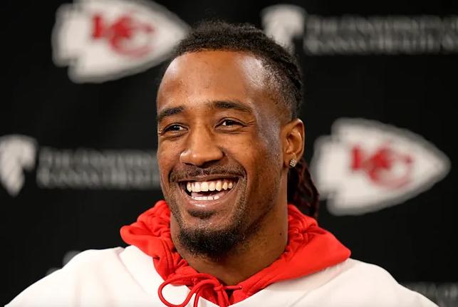 L'Jarius Sneed gives Andy Reid and Patrick Mahomes the news they've ...