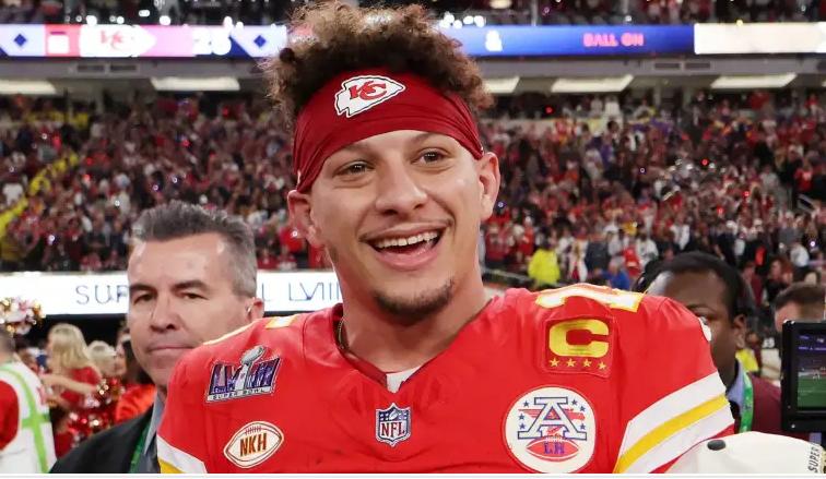 Patrick Mahomes Reacts to Chiefs Signing Former 1,000-Yard WR - News