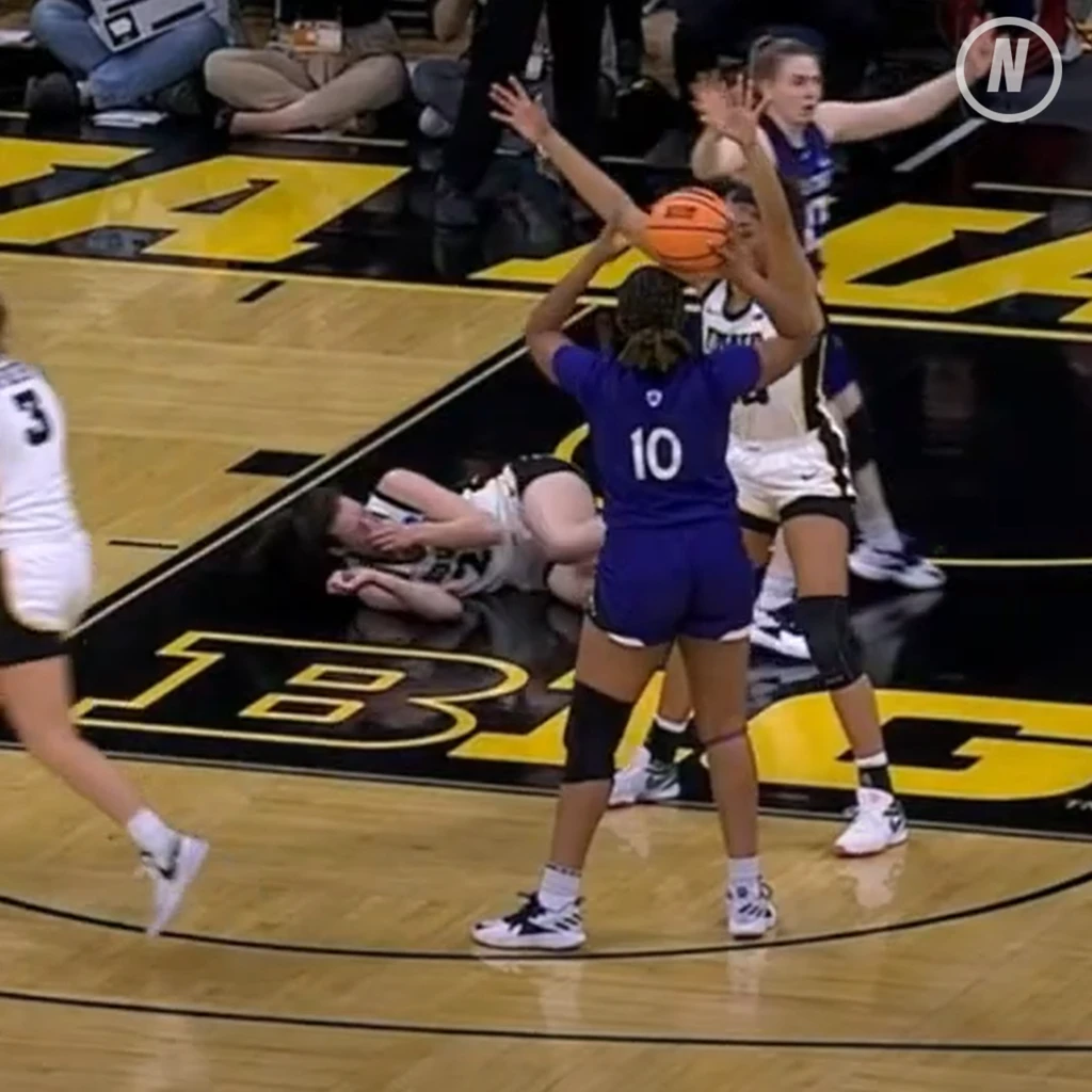Caitlin Clark HIT In FACE, Intentional Foul Called | NCAA Tournament ...