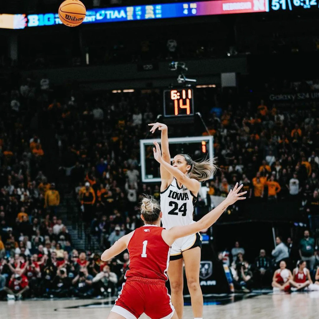 Gabbie Marshall, Sydney Affolter combine for Iowa’s signature play of ...